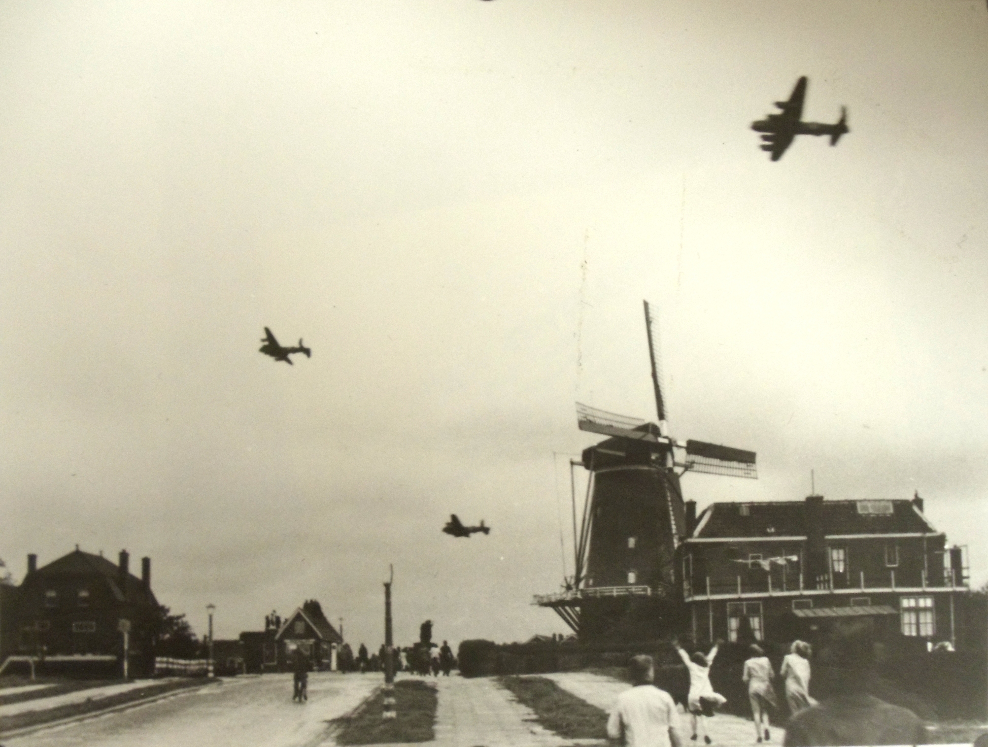 Give - 390th Memorial Museum